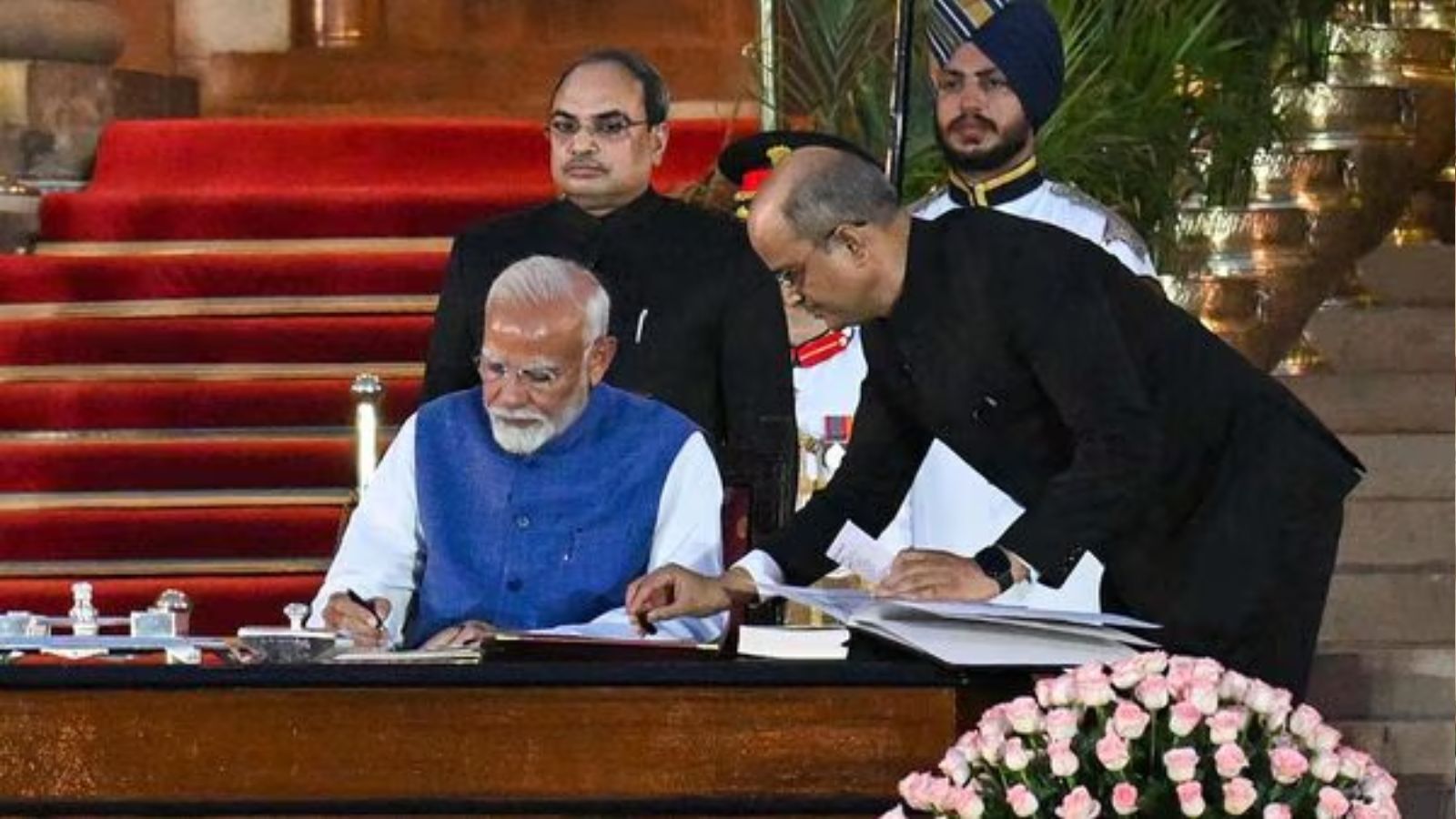 समाज के हर वर्ग को साधने की कवायद, क्षेत्रीय संतुलन बनाने की कोशिश ...