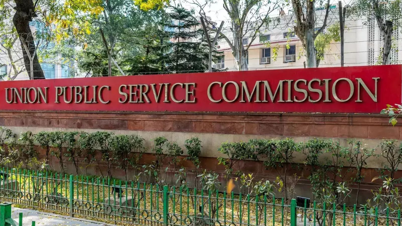 लेटरल एंट्री के जरिए बन सकते हैं IAS, UPSC ने 45 पोस्ट के लिए मंगाए ...