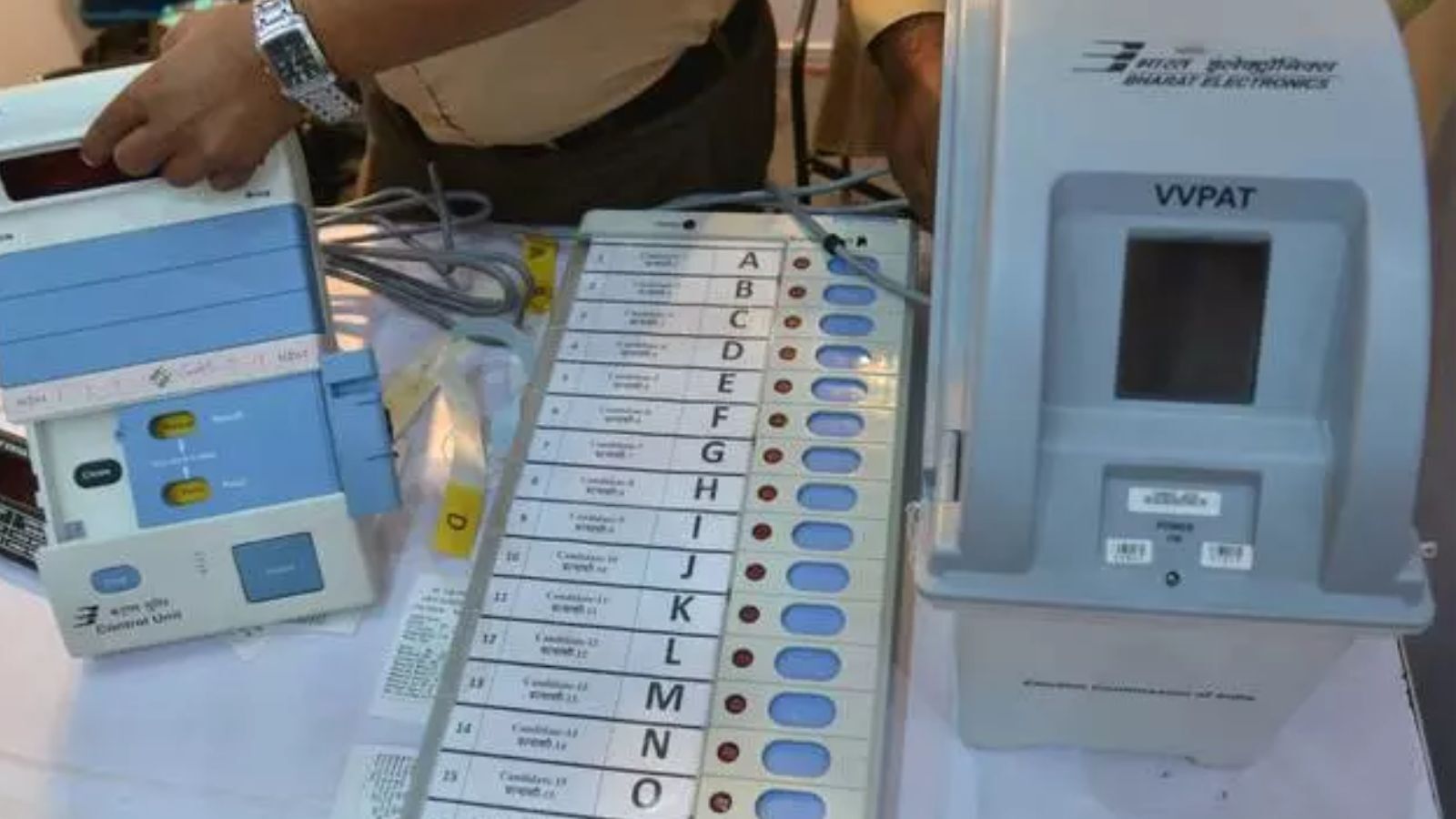 चुनाव आते ही भारत में EVM पर शोर, जानें- अमेरिका से कैसे है अलग | EVM Tampering in India how ...