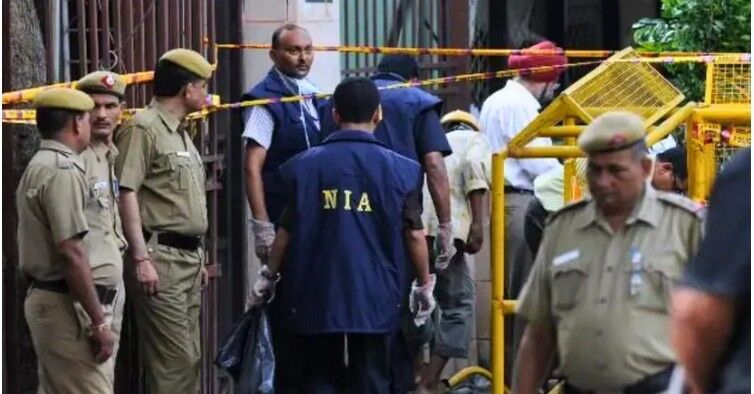 पाकिस्तान के लिए जासूसी कर रहा था CRPF जवान, NIA ने धर दबोचा | crpf jawan arrested in delhi for ...